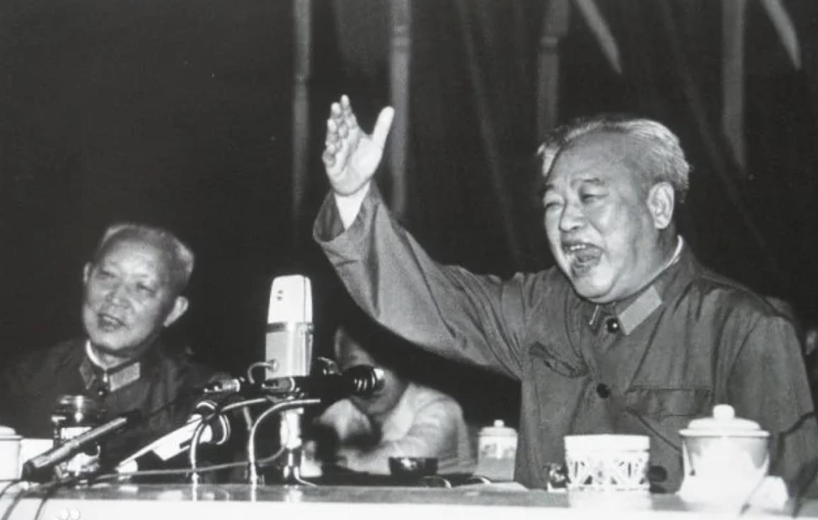The "Gang of Four" was smashed, Yu Qiuli watched Deng Xiaoping, and was asked: Everyone ...