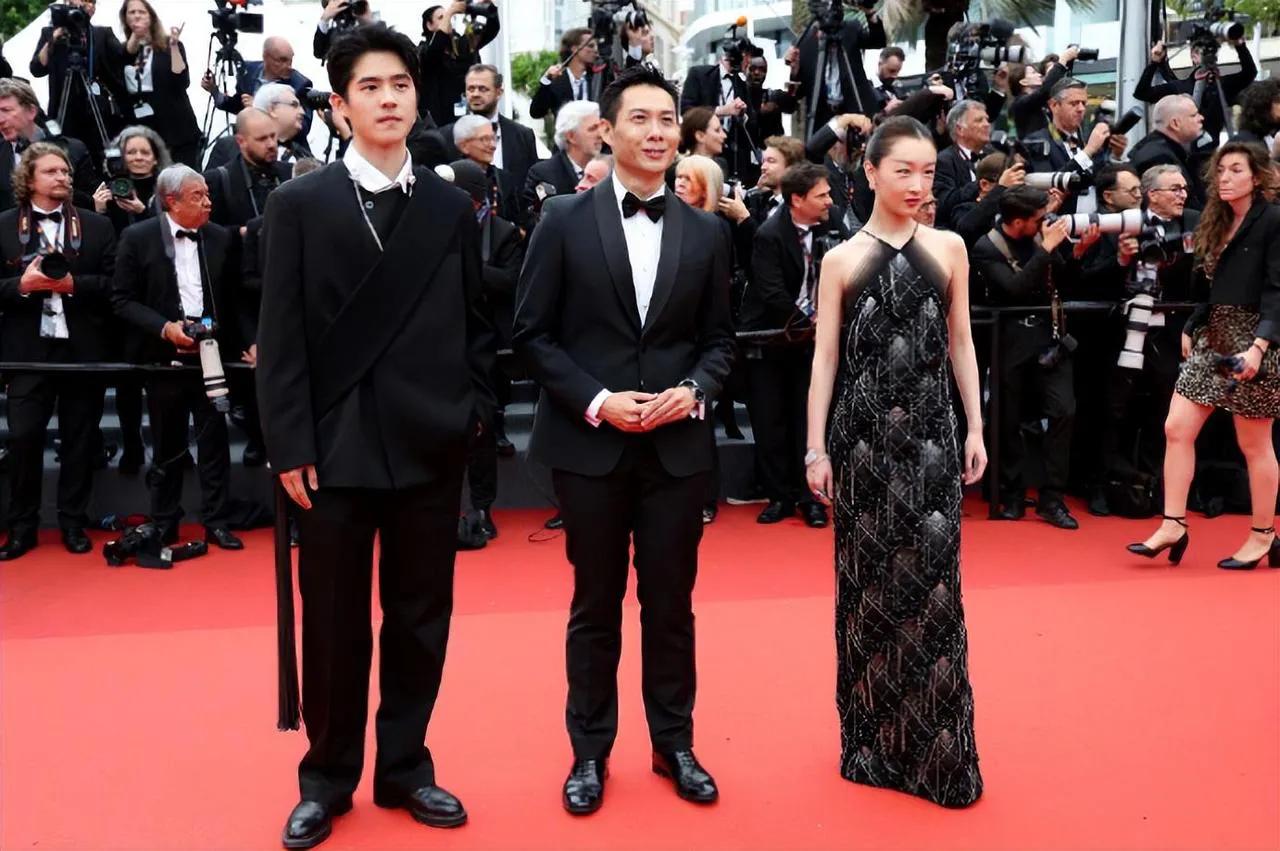 Liu Haoran and Zhou Dongyu are in the same frame for the first time ...