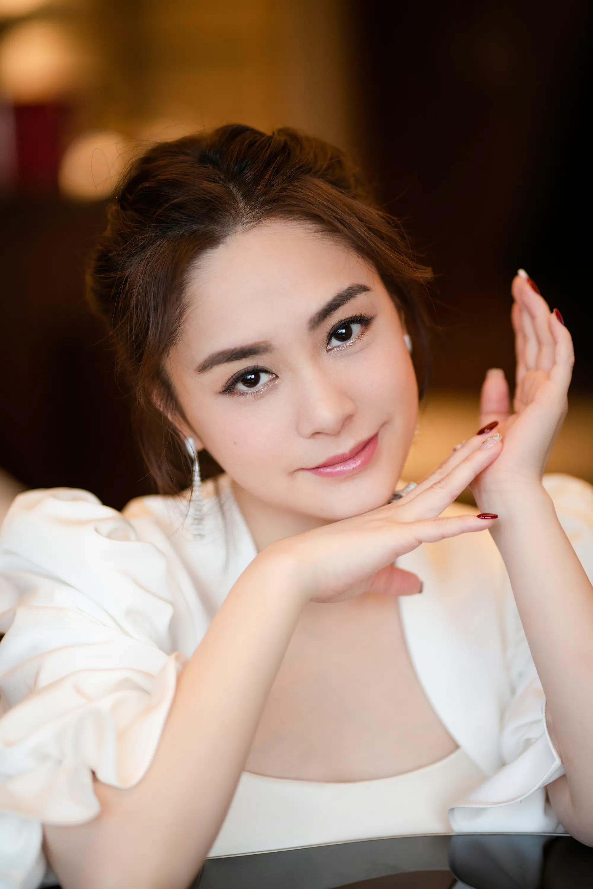 Cai Zhuoyan, Zhong Xintong's beautiful picture - iNEWS