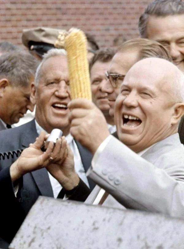 In 1959, Khrushchev's visit to the United States made two strange ...