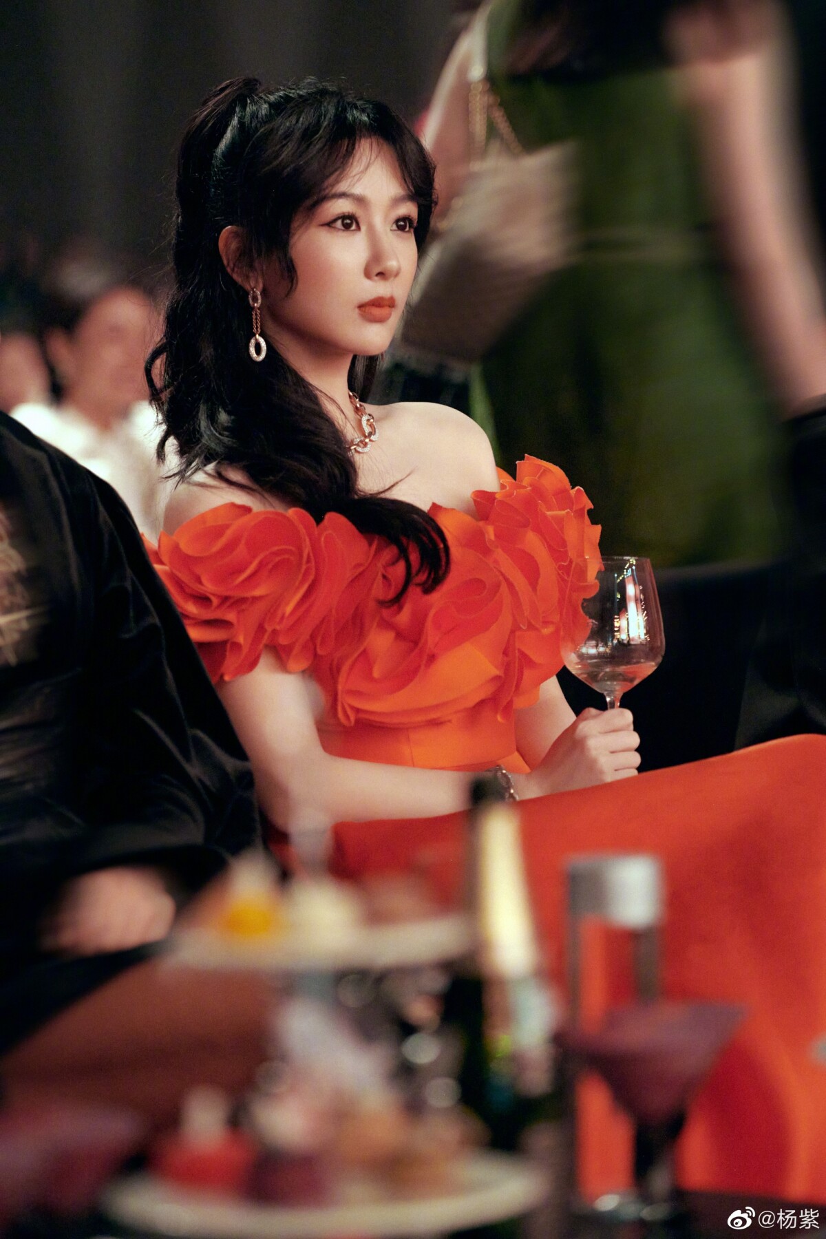 Yang Zichao is versatile, Deng Wei's costumes are more stunning, and ...