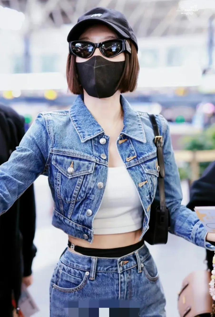 Actress Gu Li Nazha posted a selfie, and was reprimanded by netizens ...