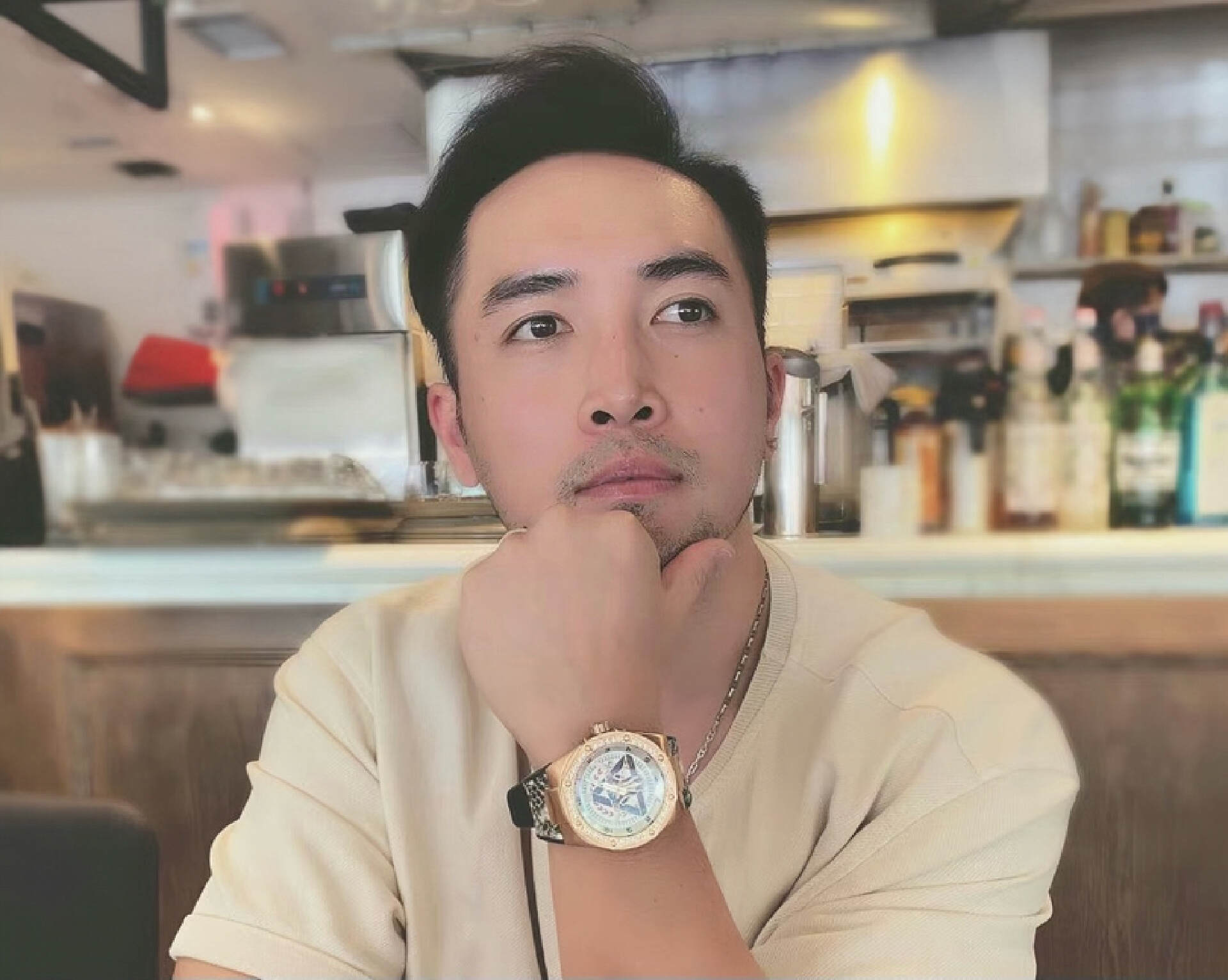 A well-known TVB actor announced that he was leaving the nest. Due to financial difficulties due ...