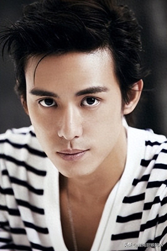 "The gangster prince" Chen Chuhe kissed Chen Yihan, the entertainment ...