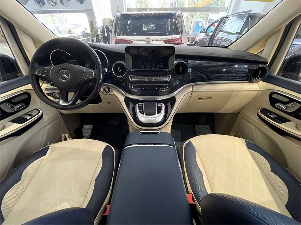 Mercedes-Benz V260L high-roof 7-seat MPV upgrade and refit the luxury version, aviation seats ...