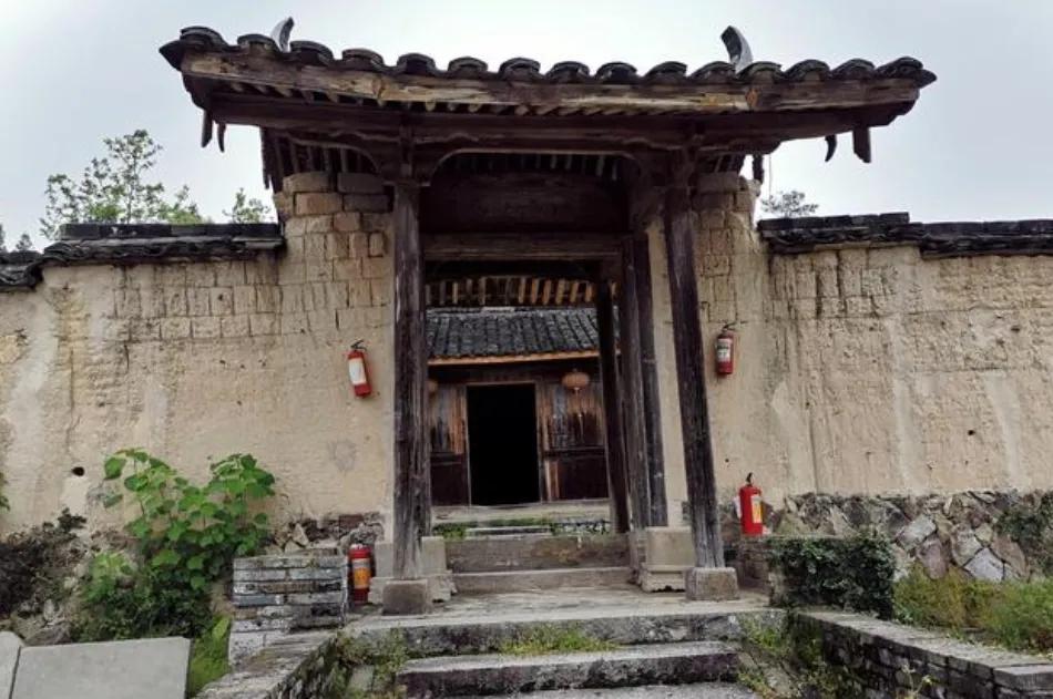 Taishun Jiaoyang Tulou - iNEWS