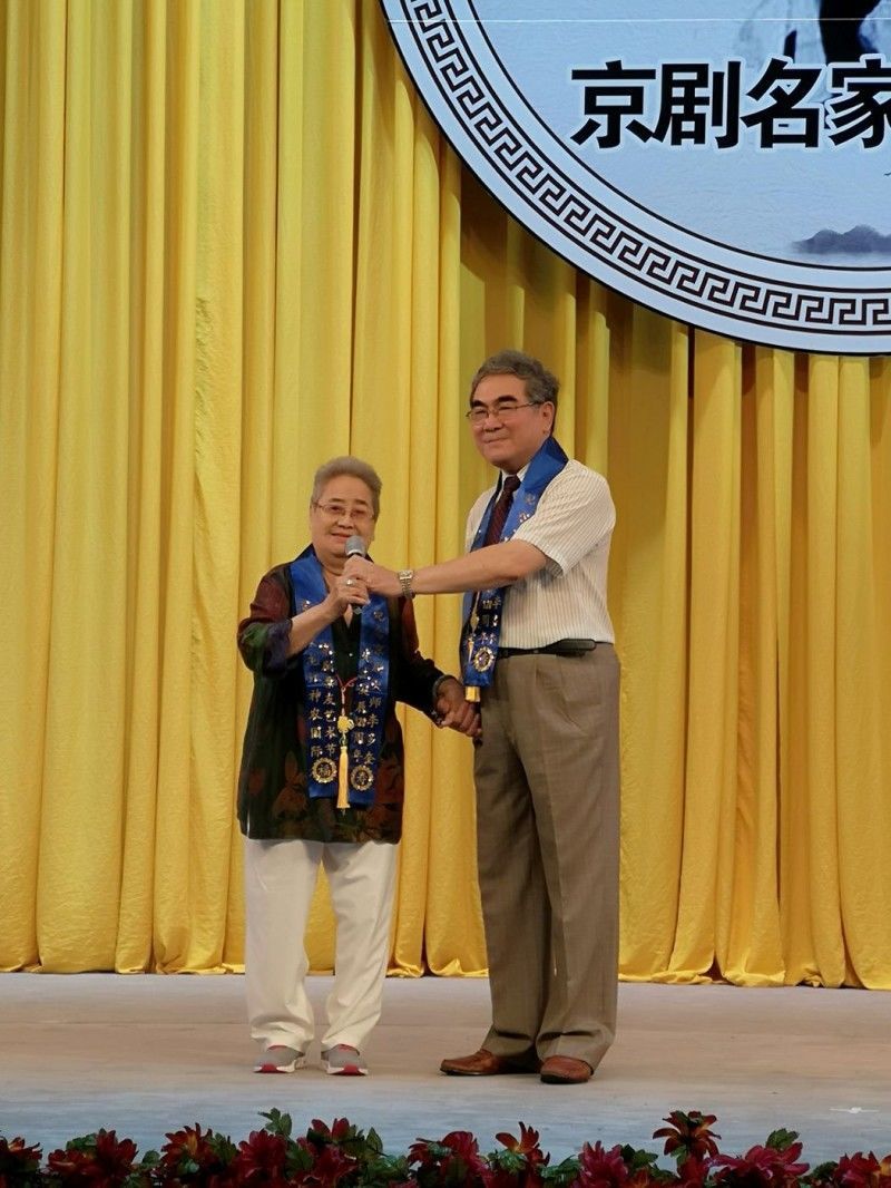 Peking Opera Stage Monster: "Modern Lao Dan" appears, do you want to be ...