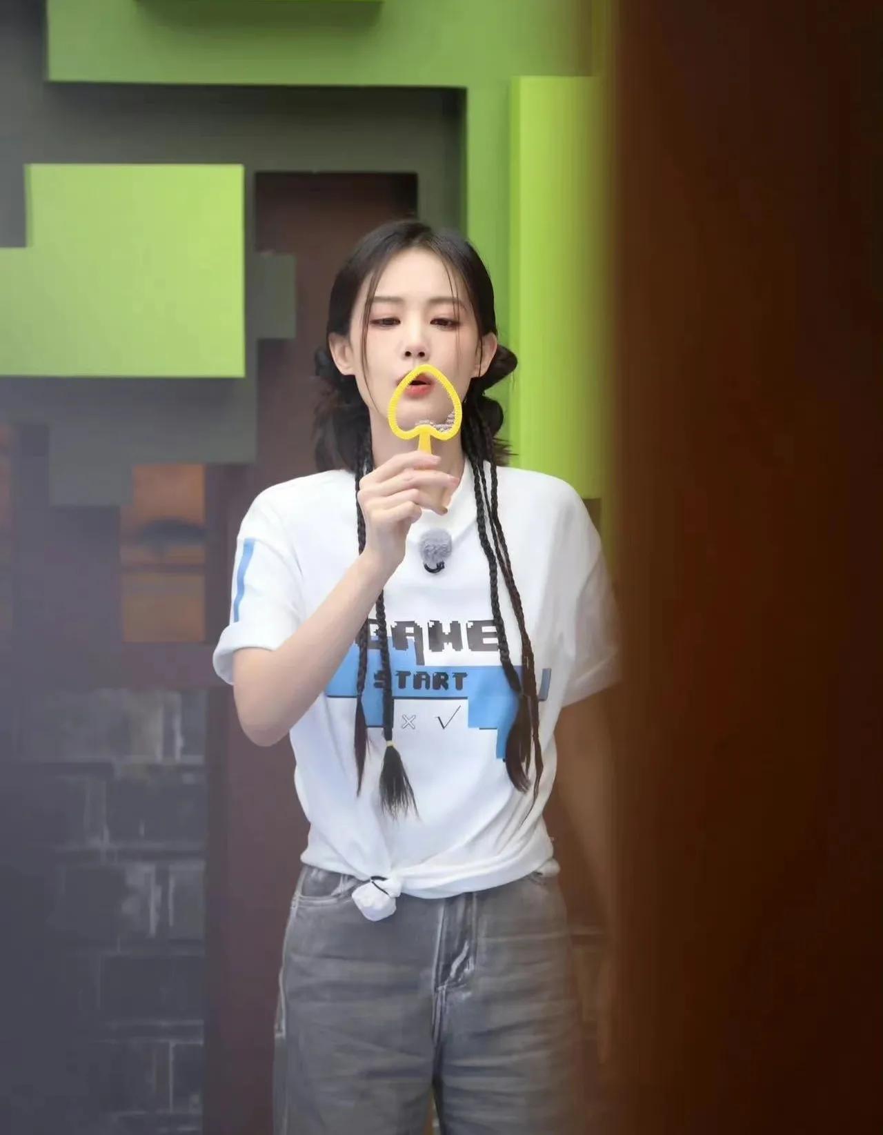 Li Yitong's "Let's Run" Princess Head Reuters - iNEWS