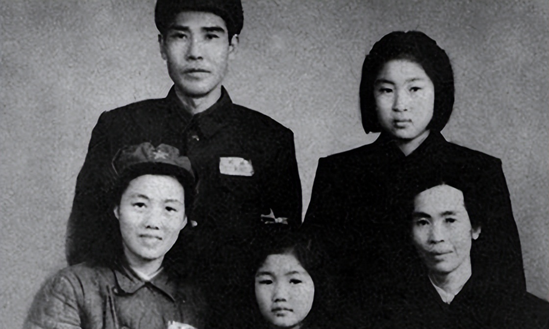 Mao Anhong, a 2-year-old boy who was separated from his family, was ...