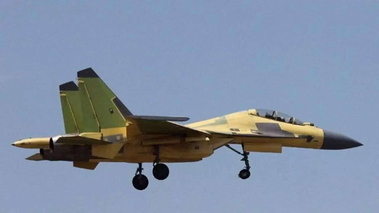 The J-11 super magic modified D-type test flight, the air combat is not ...