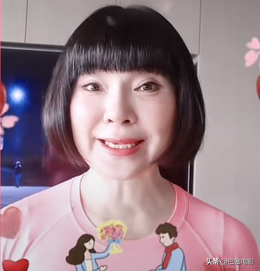 The 54-year-old singer Chen Hong changed her face in a recent photo ...