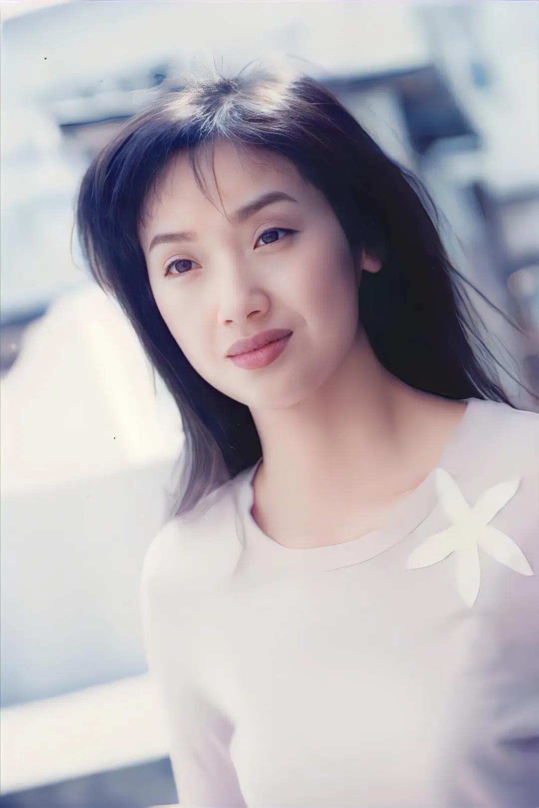 Young photos of Wu Qianlian when she was young - iNEWS