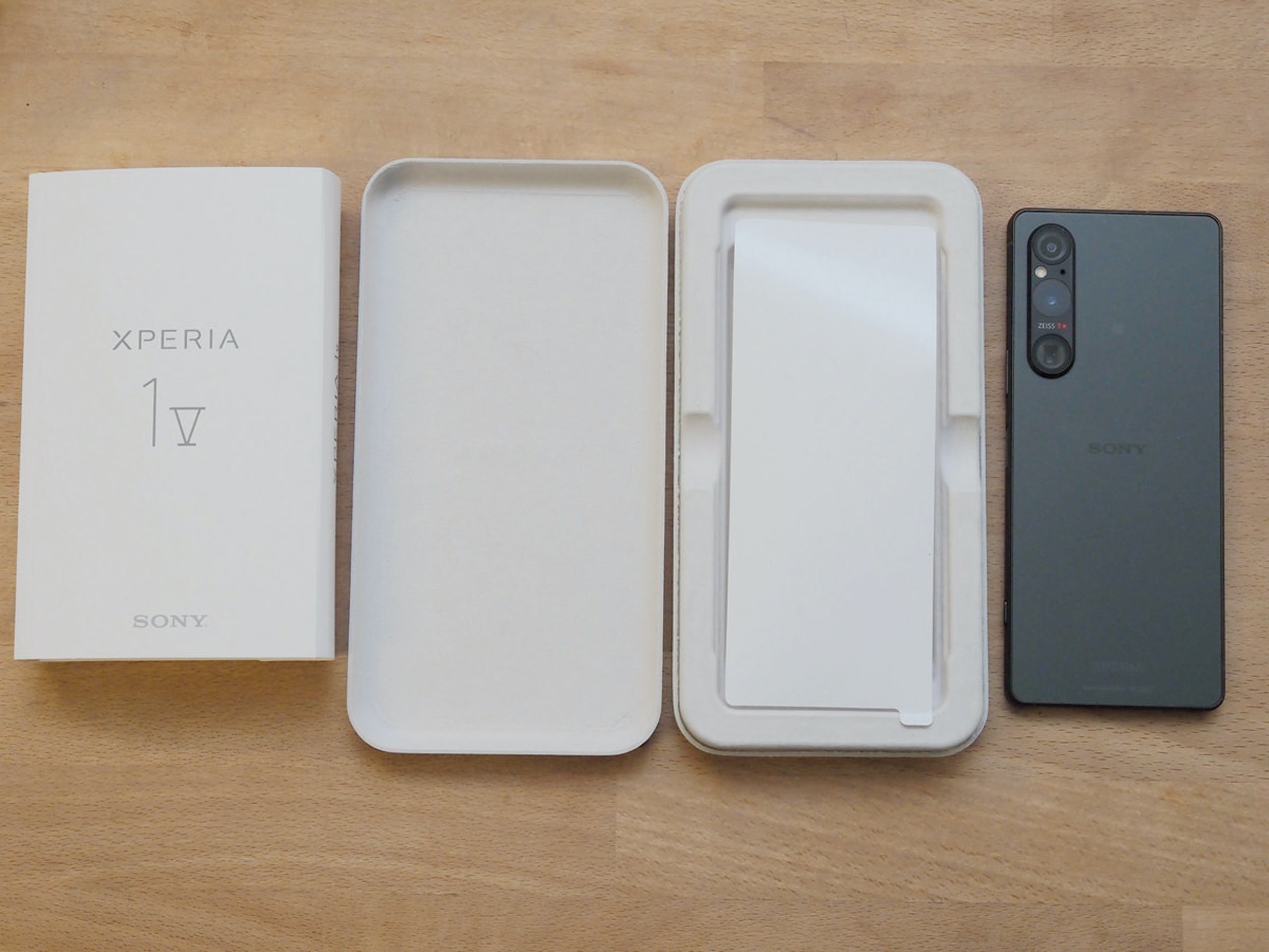 Sony Xperia 1 V smartphone review latest Exmor T sensor - iNEWS