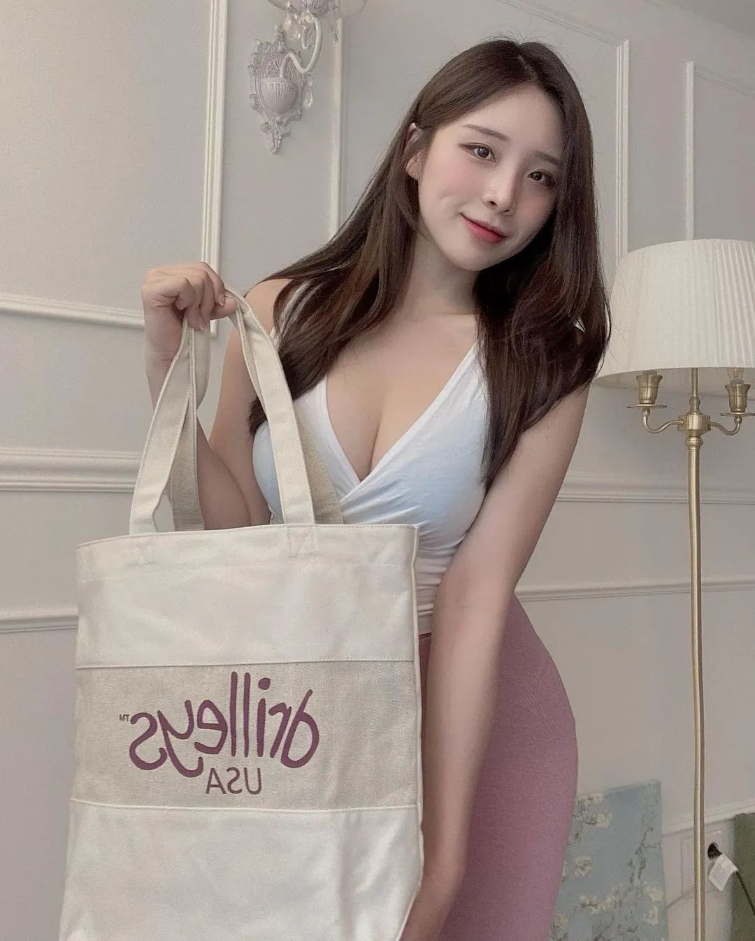 Sexy and charming yoga teacher GgotBBang - iNEWS