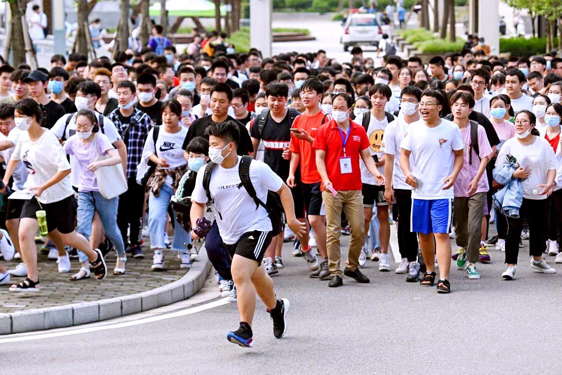 Three Original Poems·Zhu Jun Sheng Wings, Yihua Beiming Fish· - iNEWS