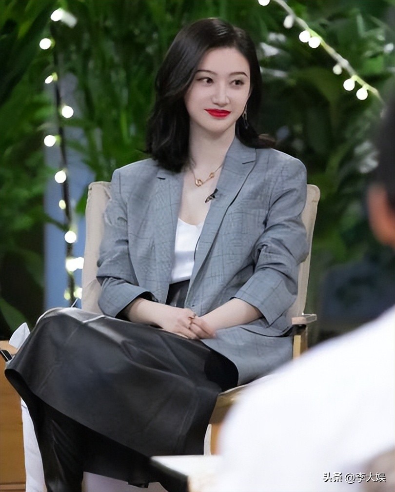 Jing Tian showed up after the incident, the package was tight and in ...