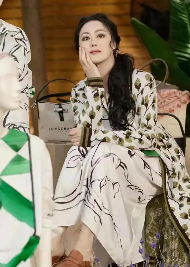 Zhang Xiaohui is 59 years old. The older she gets, the more charming ...