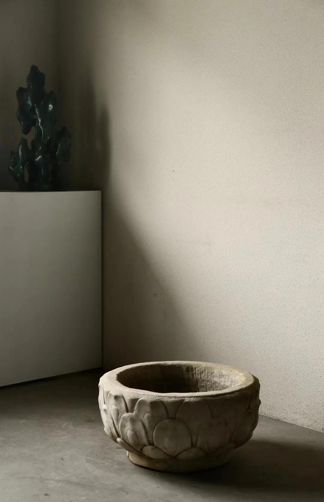 First-grade Qing lotus white jade lotus pot The lotus pot is made round ...