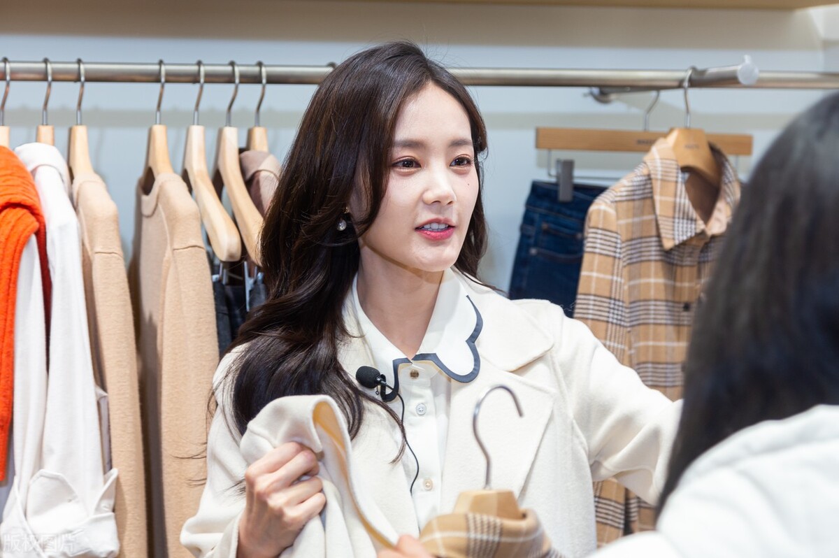 The most beautiful Huang Rong Li Yitong - iNEWS