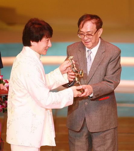 Xie Jin in Zong Ying's Eyes: Director Xie Jin in the Lens - iNEWS