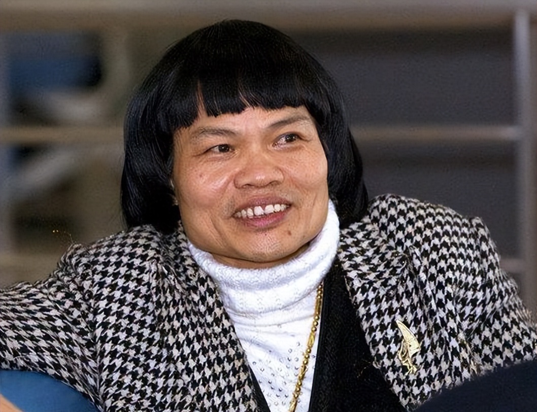 Jinwu Zang Sanjiao raises a 17-year-old girl, collects restricted-rated ...