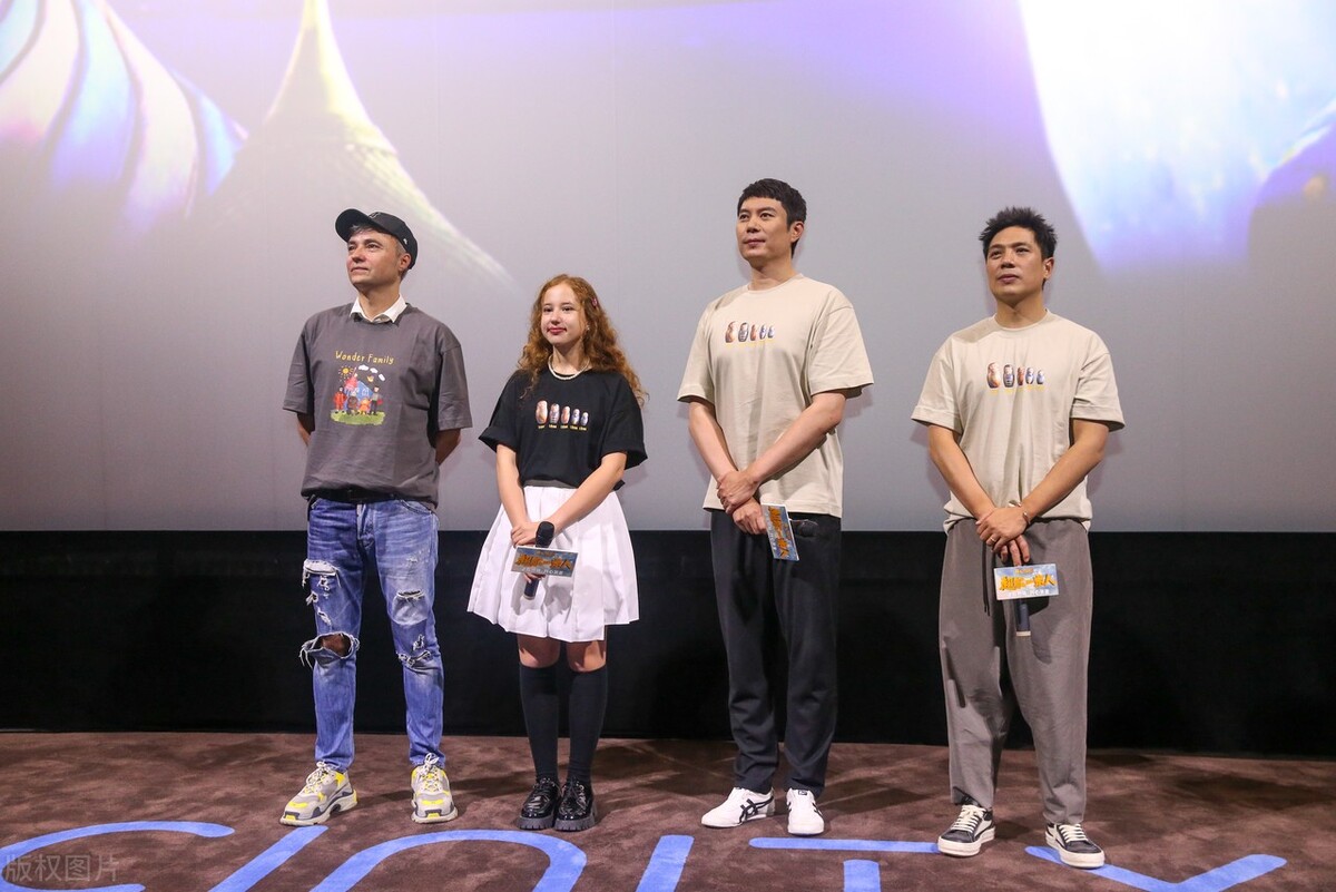 "Super Family": A super power adventure of an ordinary family, allowing ...