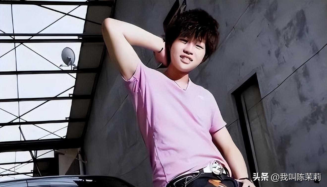 A recent photo of Li Tianyi was exposed. His blond hair looks ...