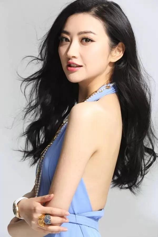 Jing Tian, the bumpy body is very sexy - iNEWS