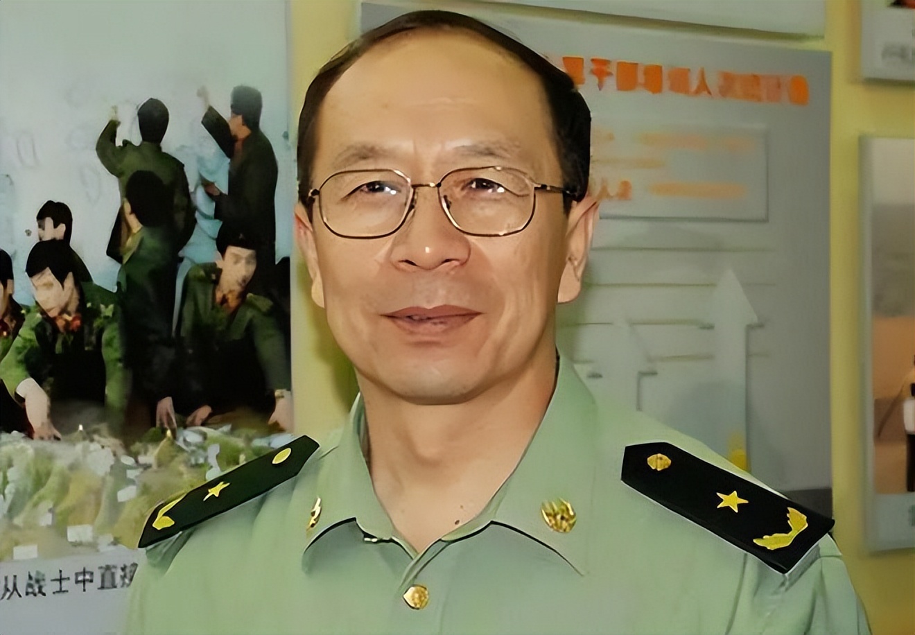 What is the difference between a military expert and a military ...