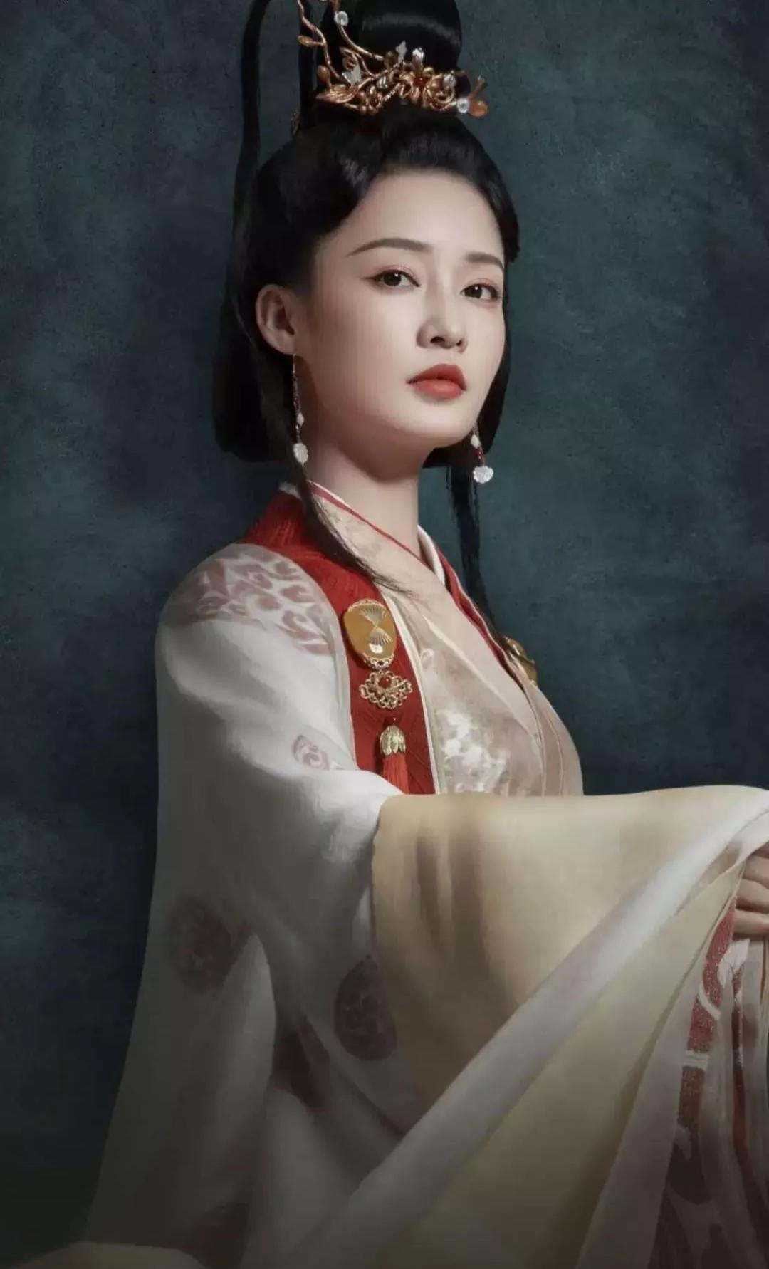 Mobile blockbuster, actress Zhao Lusi, Rong Zixi and Li Qin - iNEWS