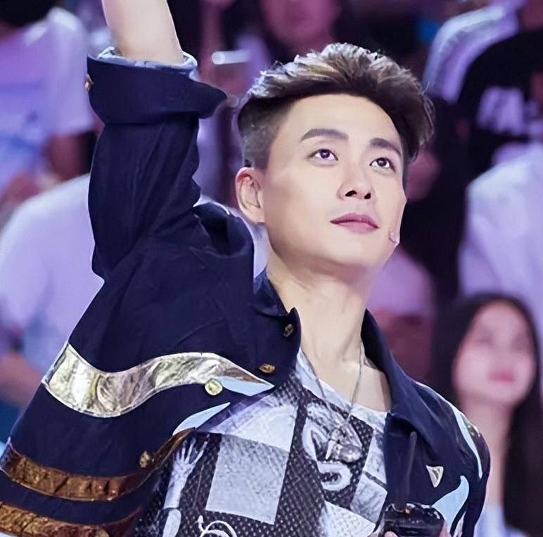 Bosco Bosco was extravagant and lost both fame and fortune. Myolie Wu stopped her losses in time ...