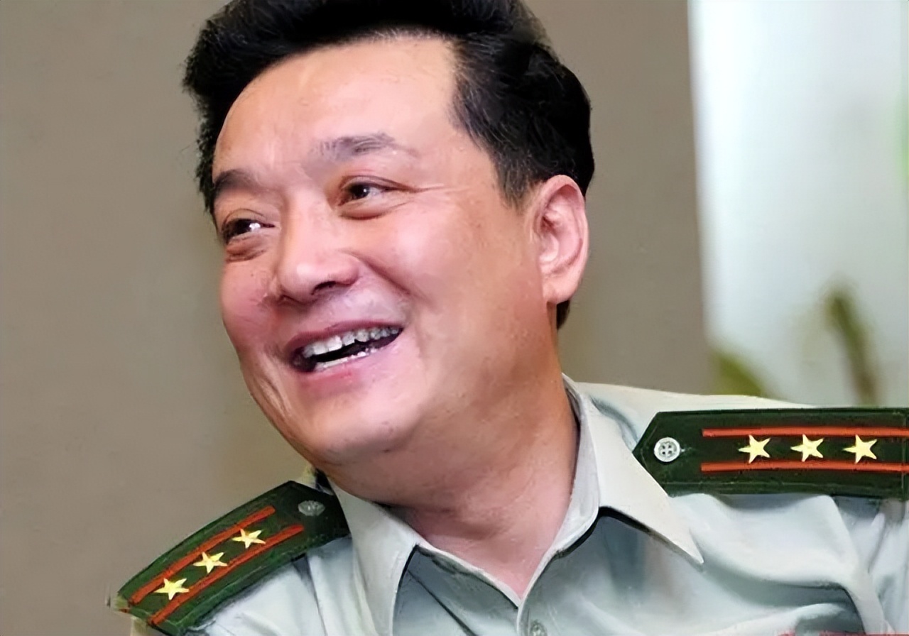 Crosstalk actor Wang Ping passed away at the age of 51, leaving his ...