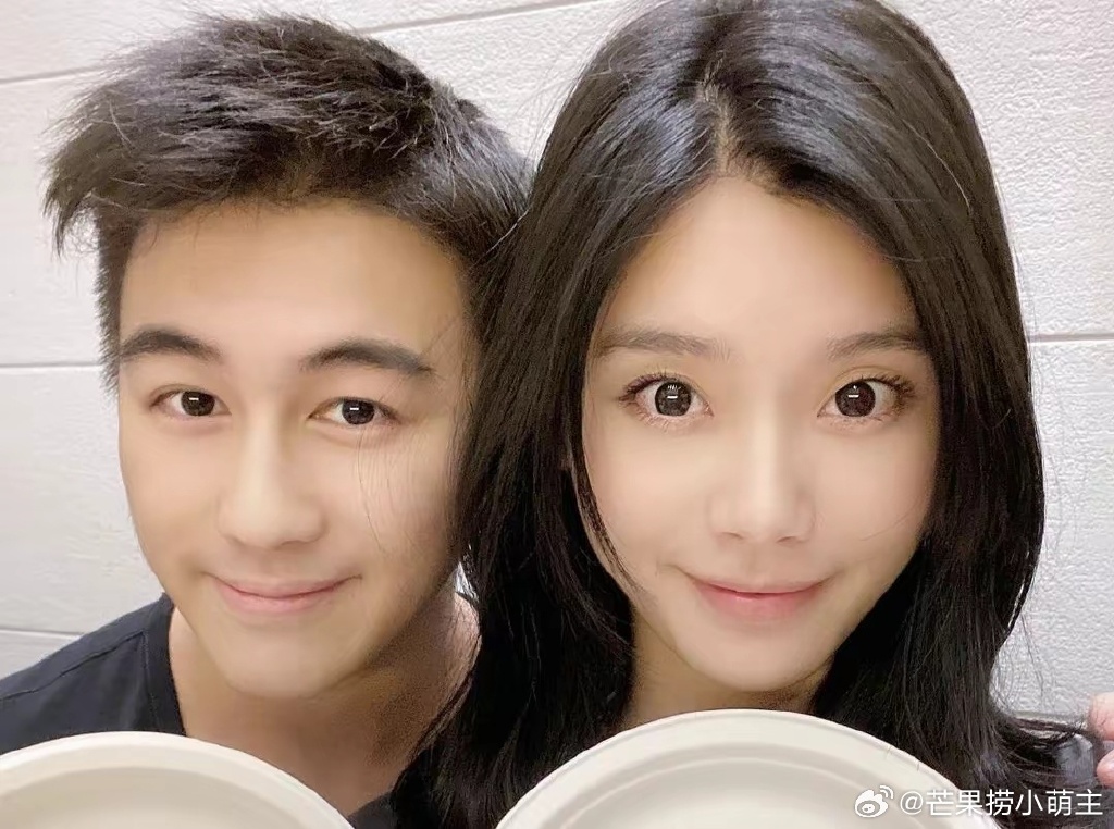 Xi Mengyao and He Youjun's daughter's face was exposed, and the 2-year-old sister's eight ...