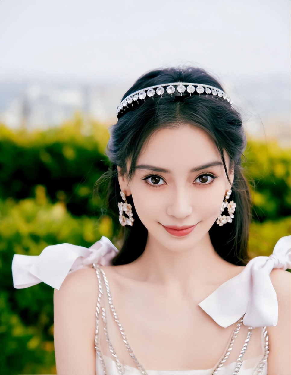 The three divorced sisters, Yang Mi, Yang Ying, and Sun Yi, also ...