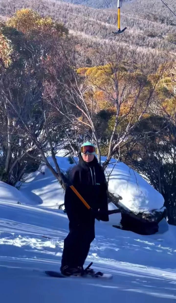 Qin Fen skis in Australia, stay away from old friends and experience ...