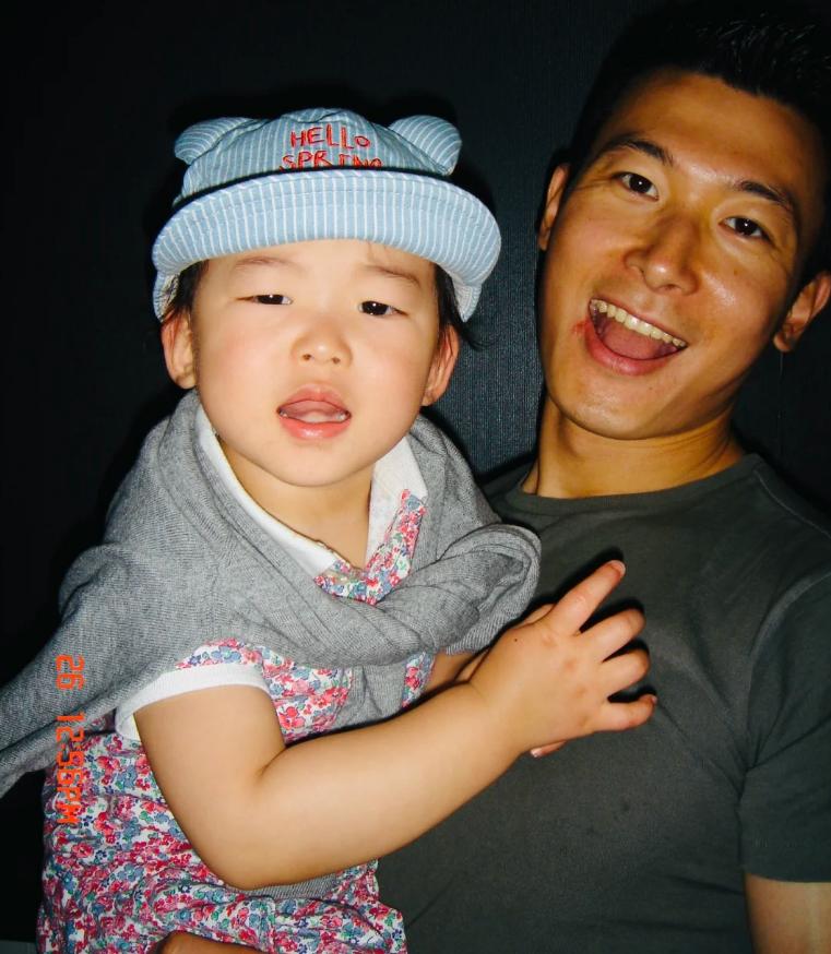 Zhu Zhu and his wife take their daughter out on a trip, Wang Zhuzhu ...