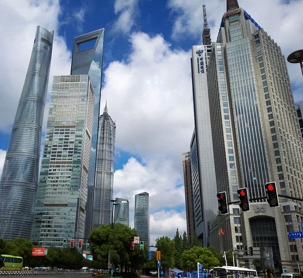 Lujiazui in Pudong, Shanghai, walk along Century Avenue and feel the ...
