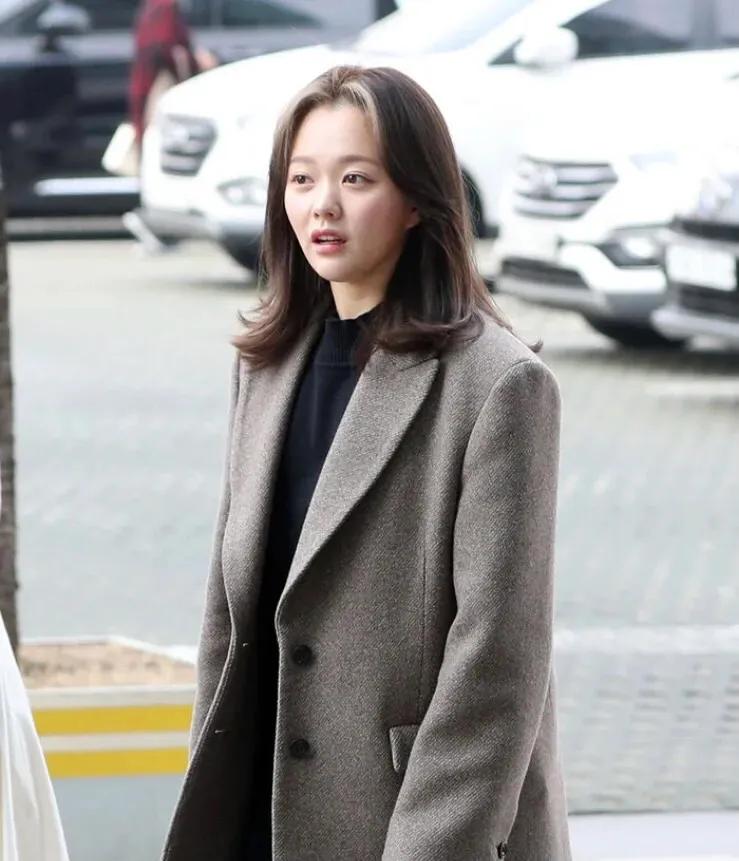 Putting aside the microdermabrasion filter, look at the skin condition ...