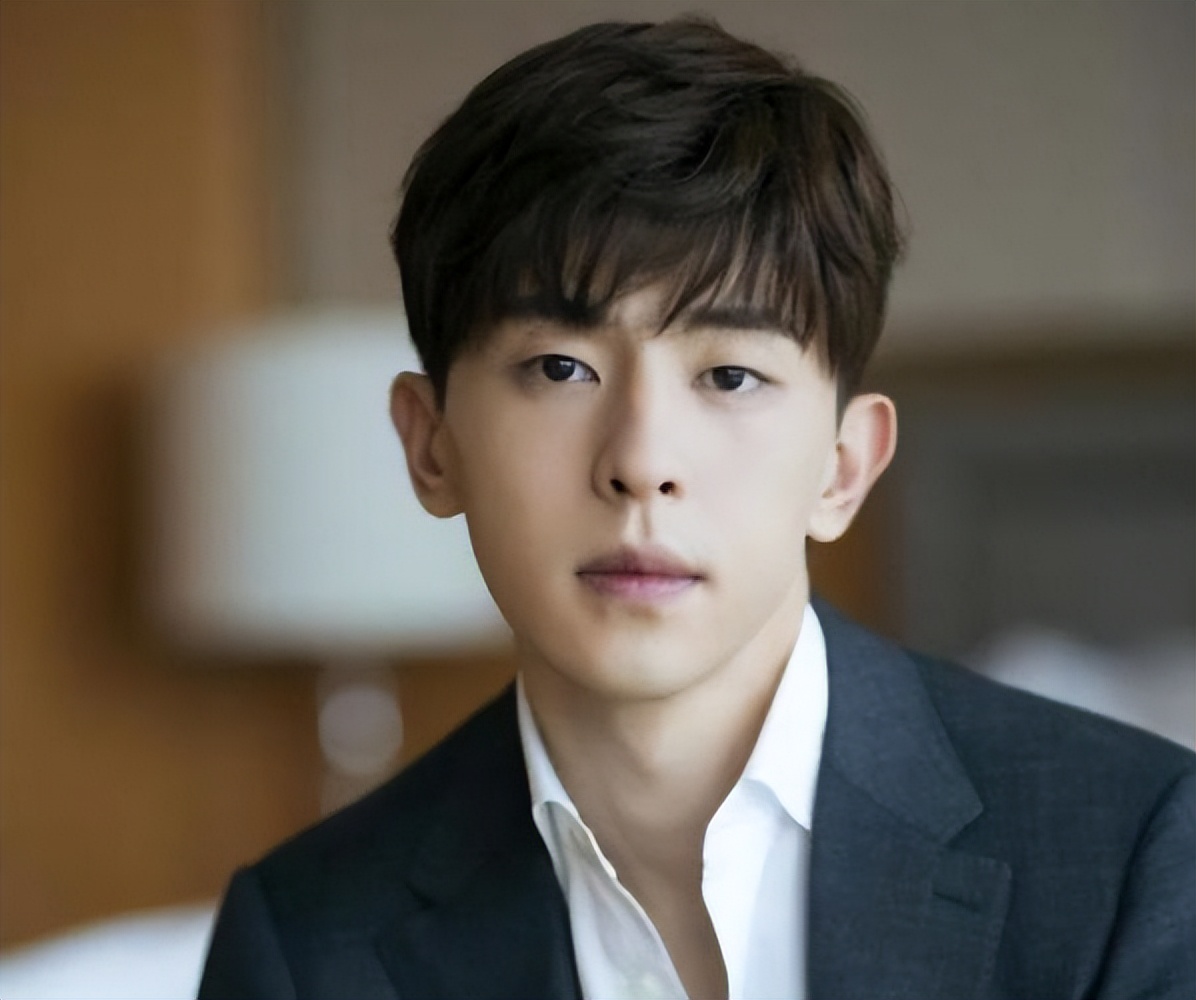One year after "retiring from the Internet", looking at Deng Lun's ...
