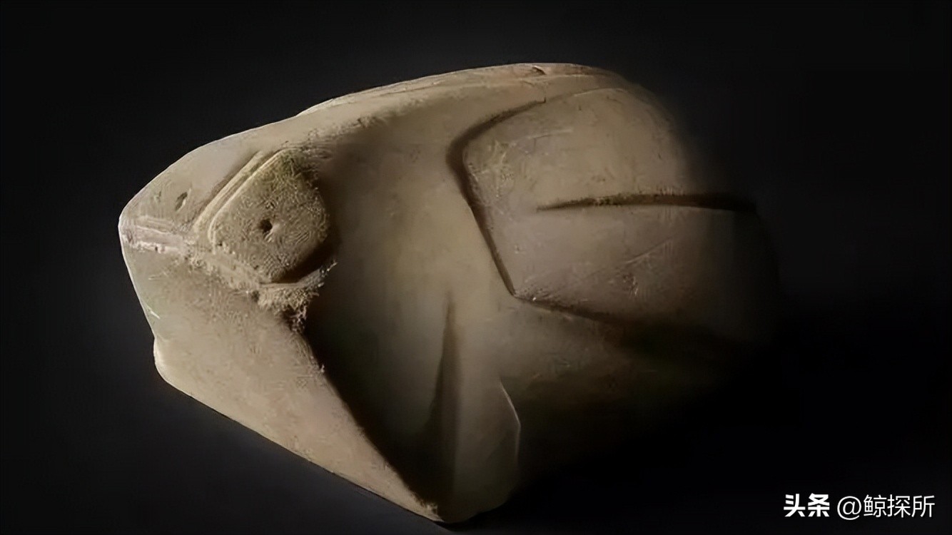 The marble owl-shaped standing sculpture in the Yin and Shang Dynasties ...