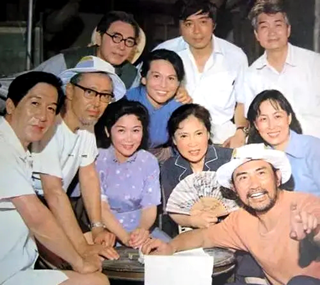 Shanghai Film Actors Yan Yongxuan, Cui Yueming, and Wu Jing recently appeared. She was in her ...