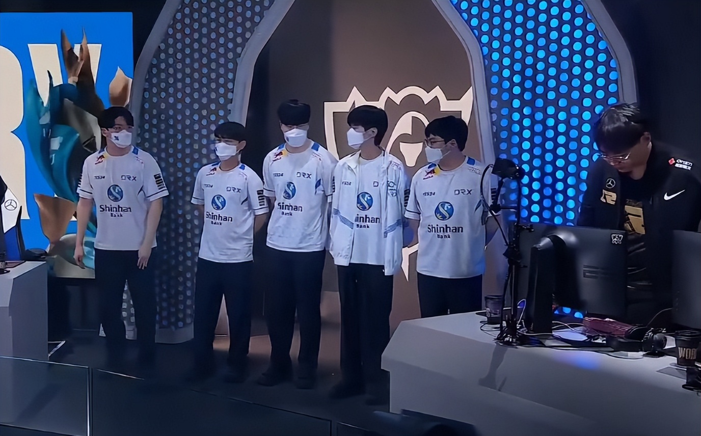 RNG lost to DRX, Gala's choice of Nila was hotly debated, the commentator pointed out the reason ...