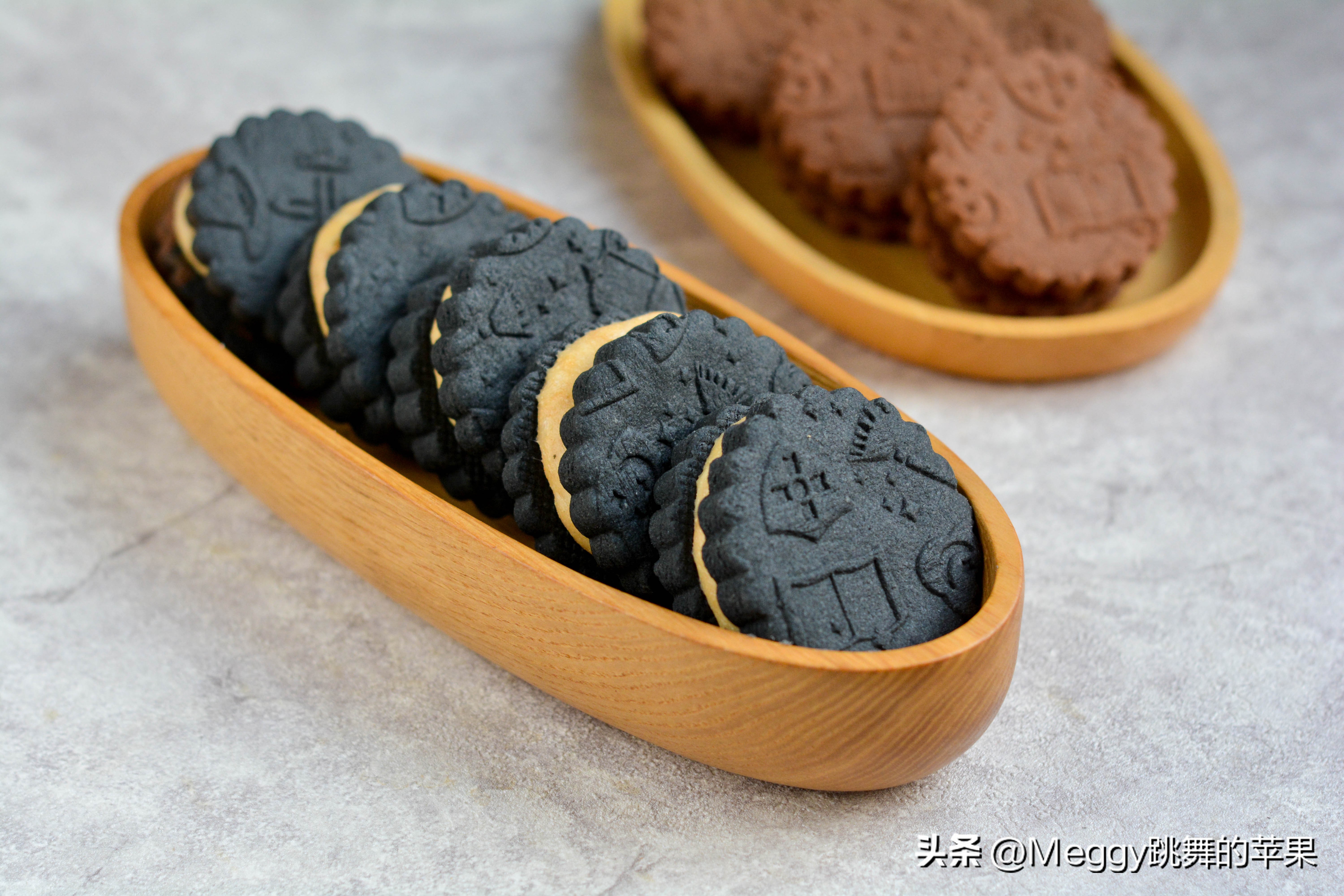 This Halloween Bamboo Charcoal Nougat Biscuits are eye-catching, not ...
