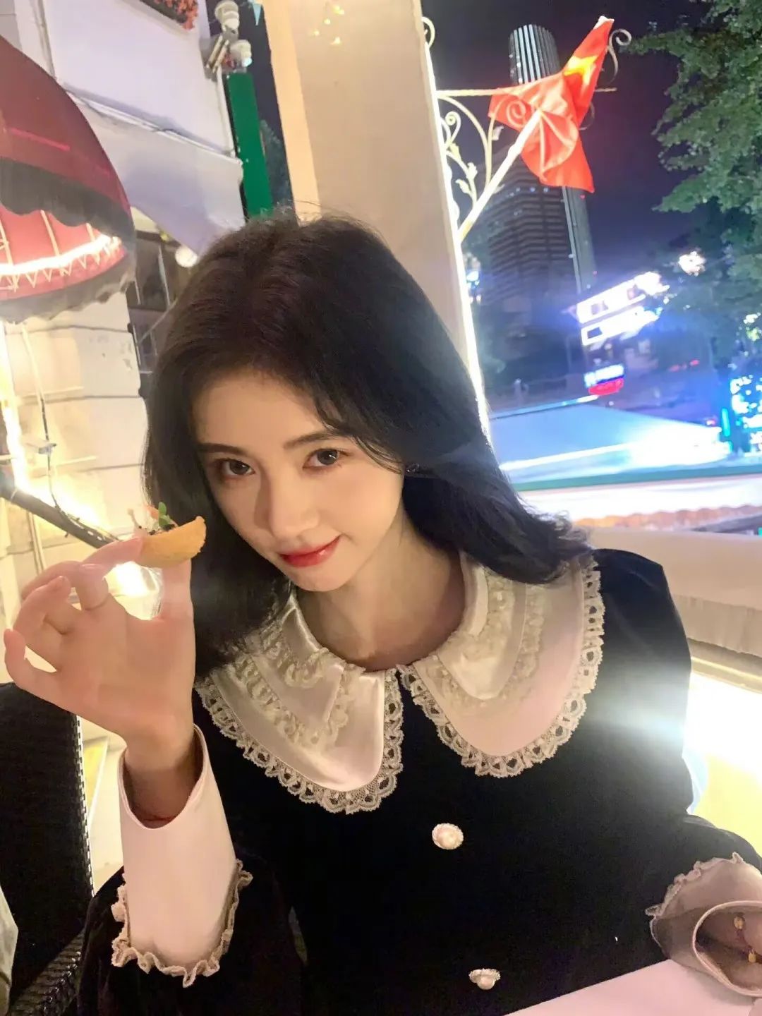 Background niche playing double fly?Zhou Yangqing's romance?Ju Jingyi ...