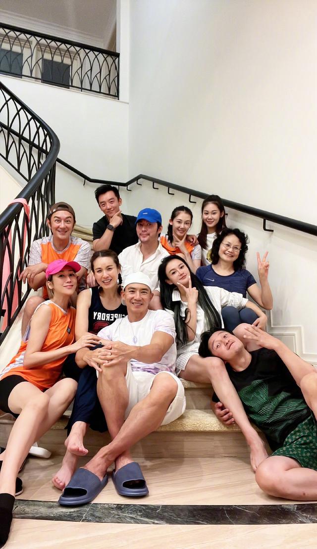 So hi!Ran Yingying and Liu Genghong, Wu Zun and Wang Zulan had a party, Zou Shiming enjoyed his ...