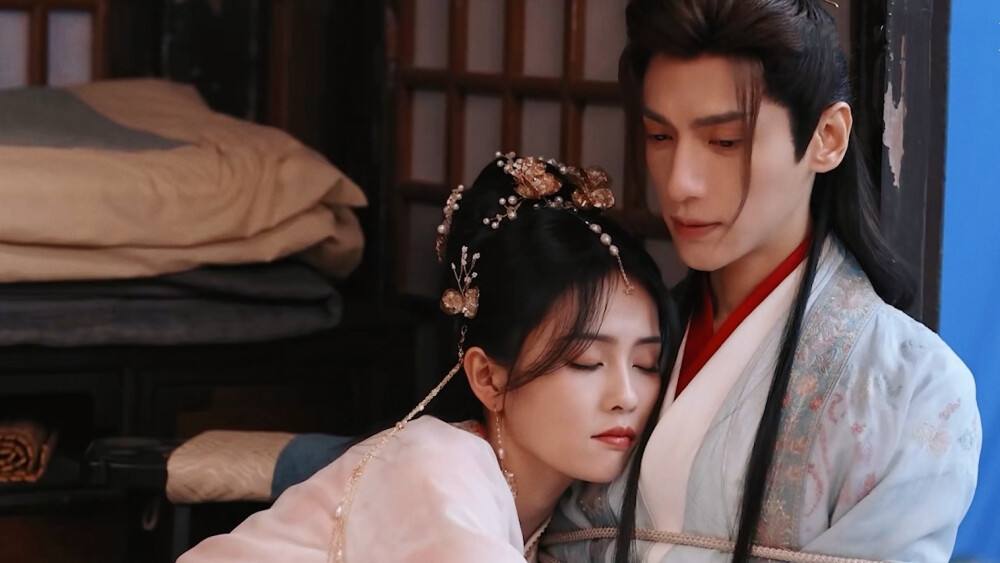 Watch the plot of "Long Moon Embers" first! Luo Yunxi's sick and ...