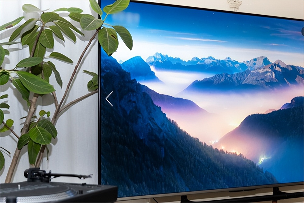 Panasonic's 85-inch LX780C smart TV with large screen, large field of ...