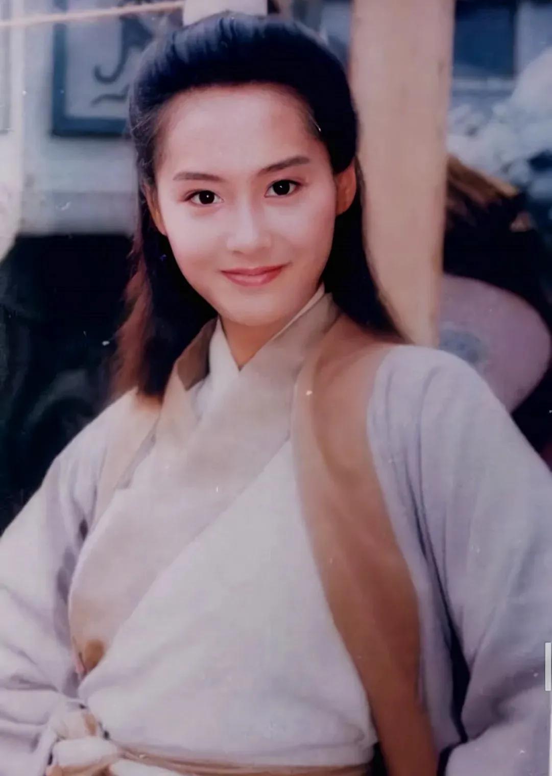 The young goddess (Zhu Yin) is pure and watery, as bright as the first ...