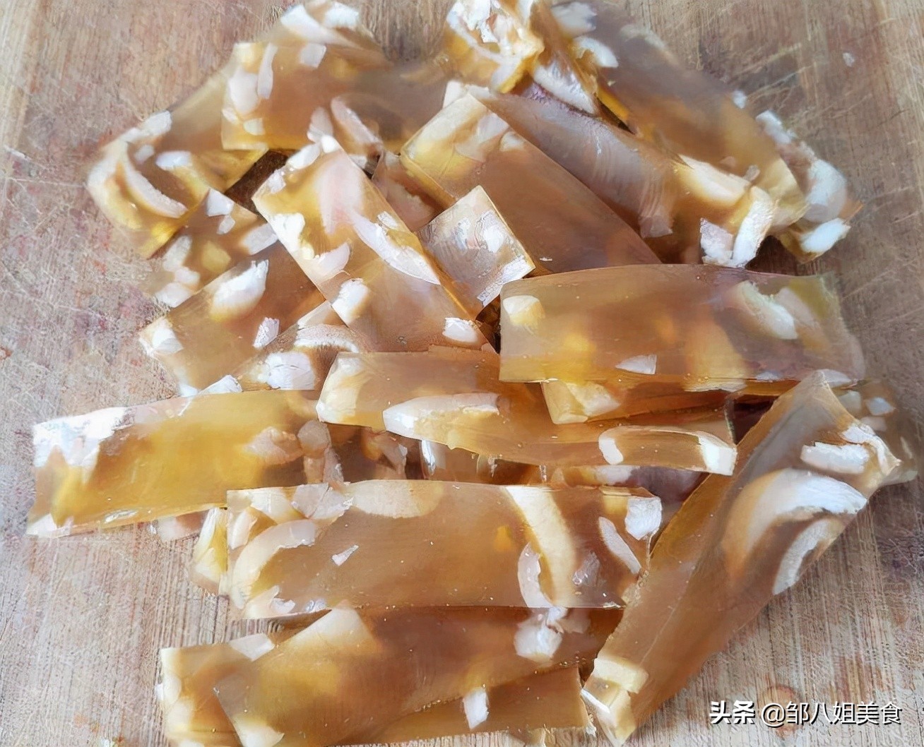 How much water is added to a pound of pigskin to make pigskin jelly ...