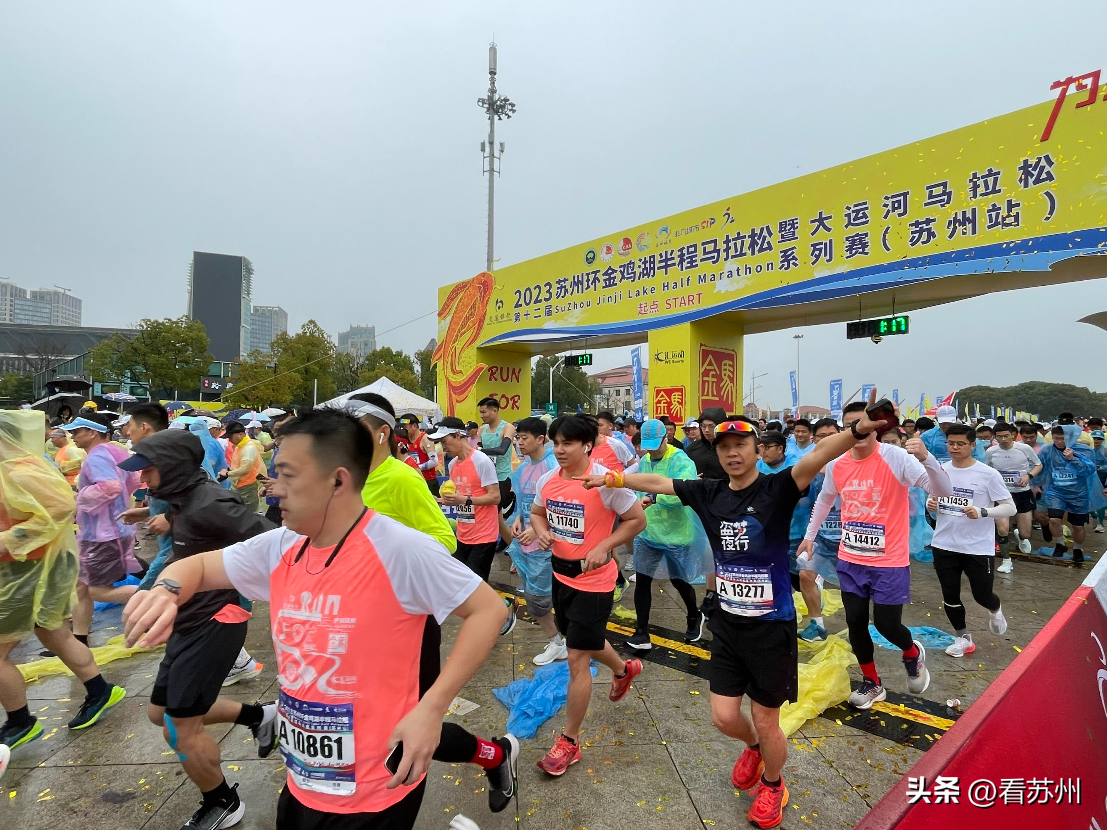 Chase the wind and break the rain! The 30,000-person Jinji Lake ...